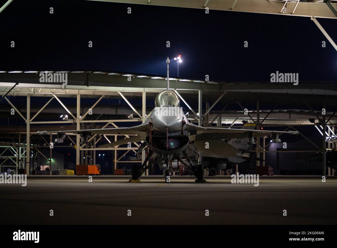 A U.S. Air Force F-16C Fighting Falcon assigned to the 77th Fighter ...