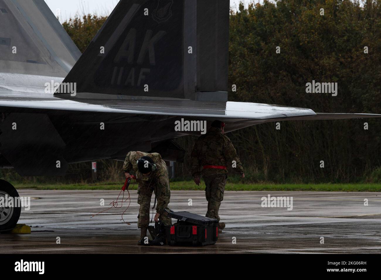 U.S. Air Force maintainers assigned to the 90th Expeditionary Fighter ...
