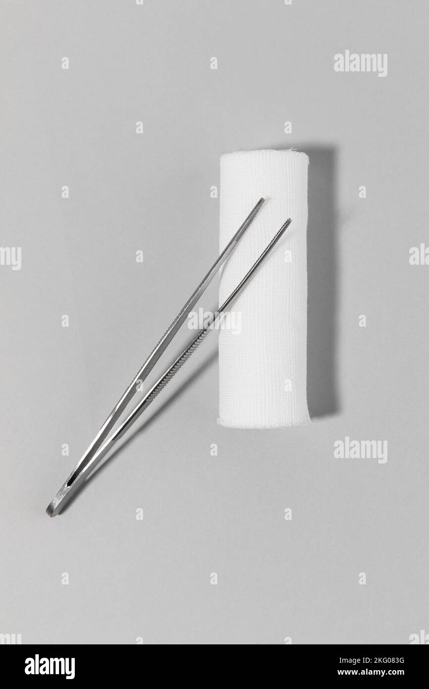Emergency tweezers hi-res stock photography and images - Alamy