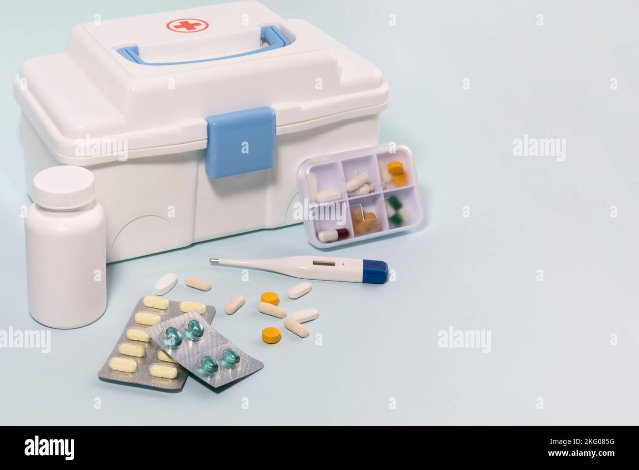 first aid box, emergency medical kit Stock Photo - Alamy
