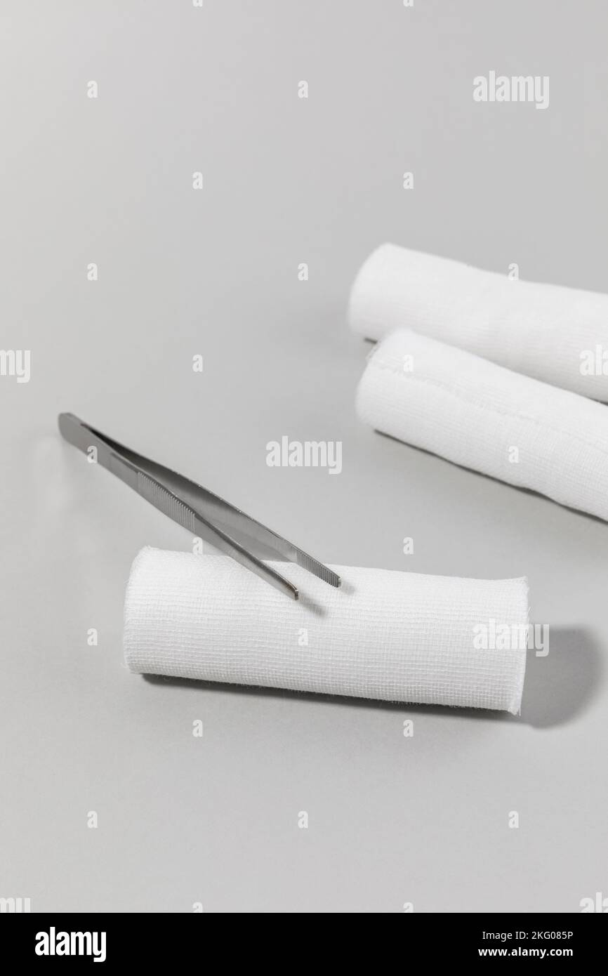 Emergency tweezers hi-res stock photography and images - Alamy