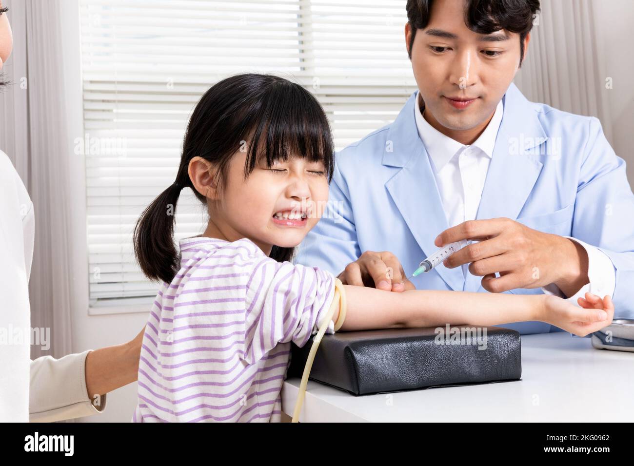 Korean doctor hi-res stock photography and images - Alamy