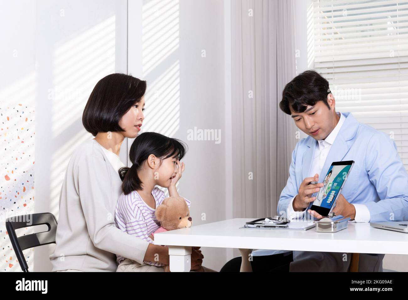 Asian child vaccination hi-res stock photography and images - Alamy