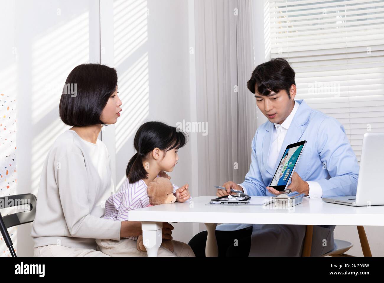 Korean Asian child in doctor clinic hospital Stock Photo - Alamy