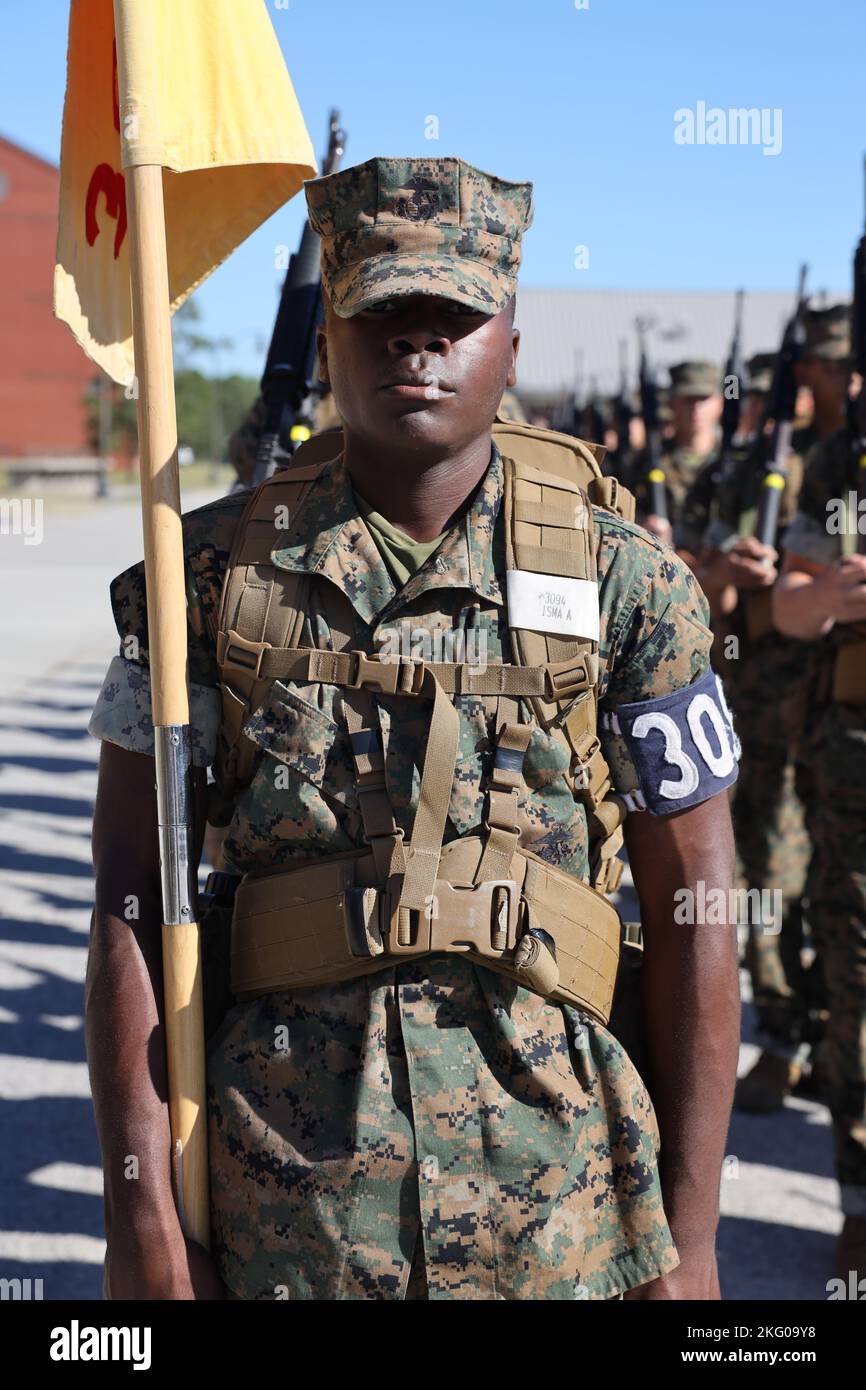 Recruits with Mike Company, 3rd Recruit Training Battalion, execute ...