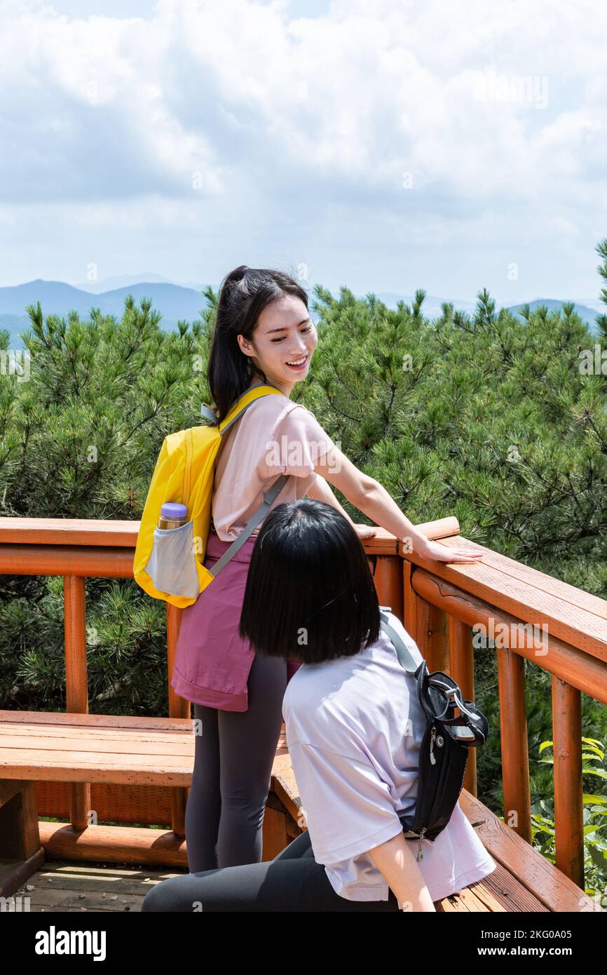 Two people facing each other talking hi-res stock photography and ...