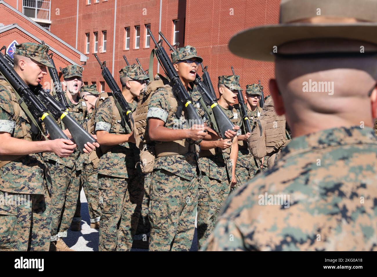 Recruits with Mike Company, 3rd Recruit Training Battalion, execute ...