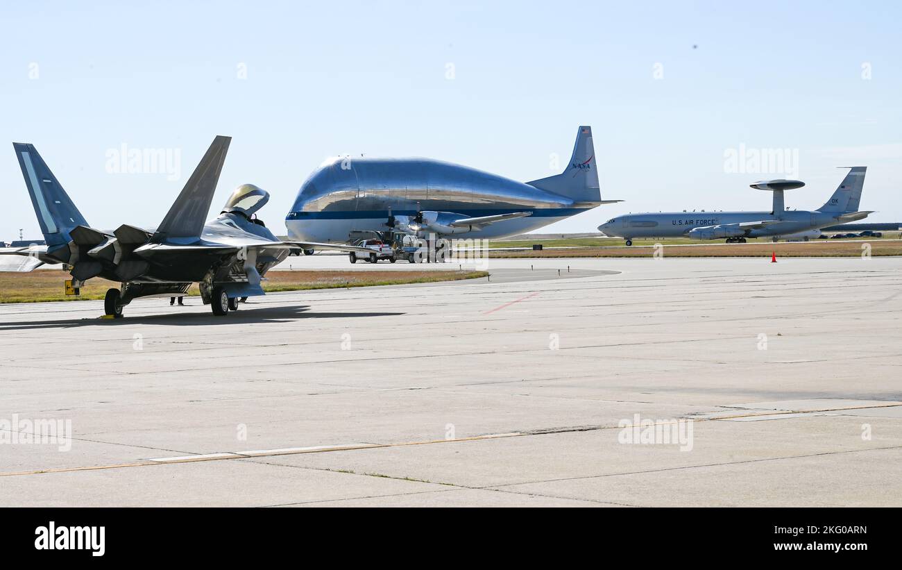 Nasa super guppy aircraft hi-res stock photography and images - Alamy