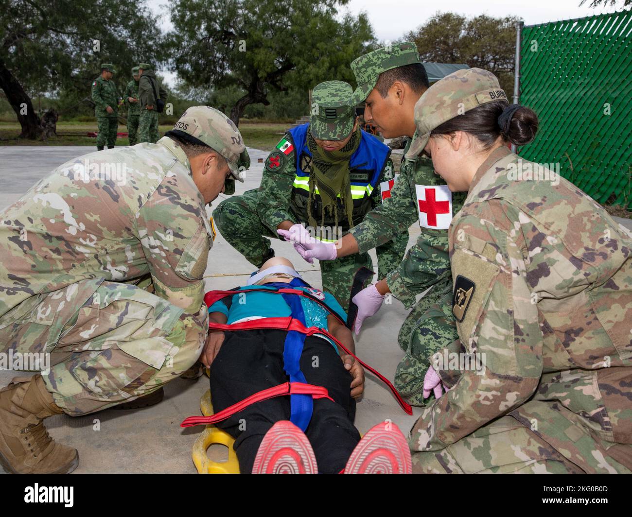 221018-N-PC620-0010 REYNOSA, Mexico (Oct. 18, 2022) U.S. Soldiers and ...