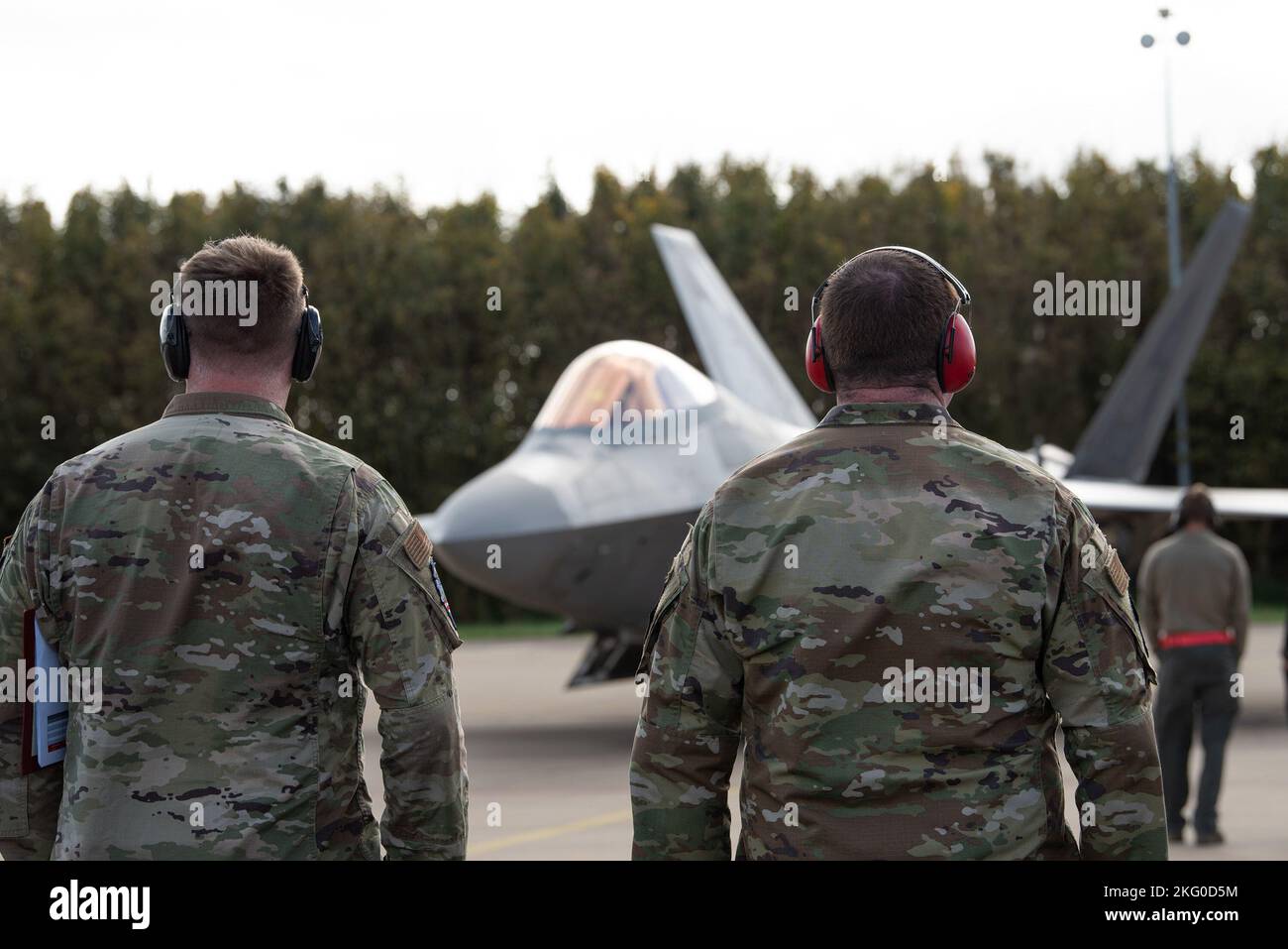 U.S. Air Force maintainers assigned to the 90th Expeditionary Fighter ...