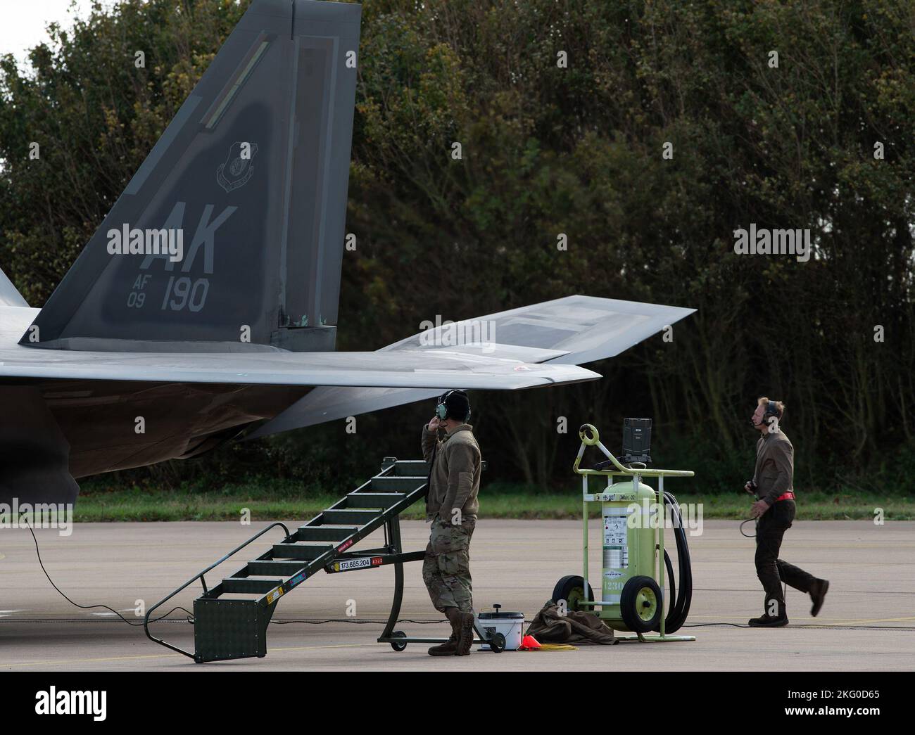 U.S. Air Force maintainers assigned to the 90th Expeditionary Fighter ...