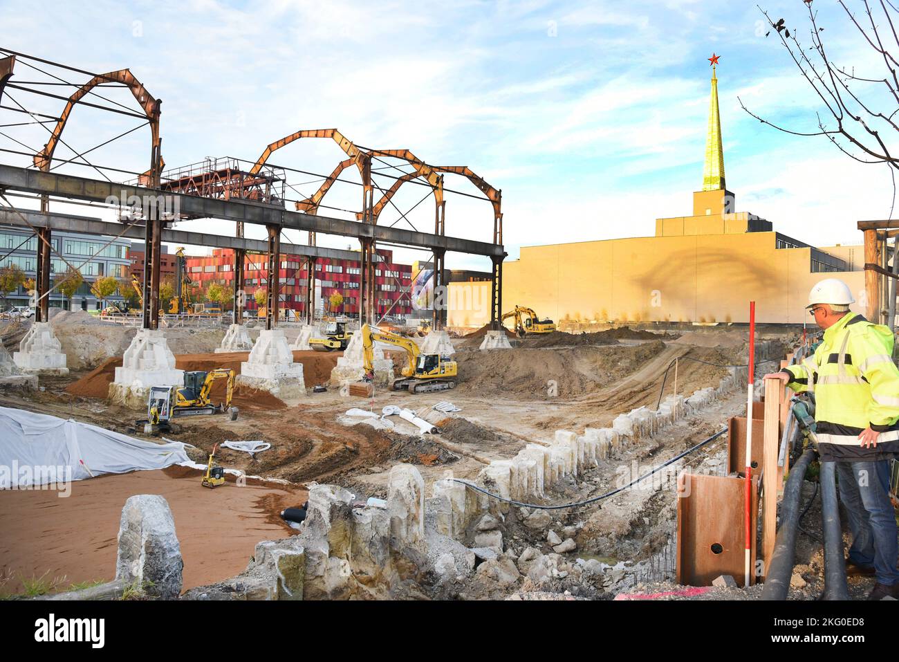 PRODUCTION - 18 November 2022, Saxony, Leipzig: Behind the converted ...