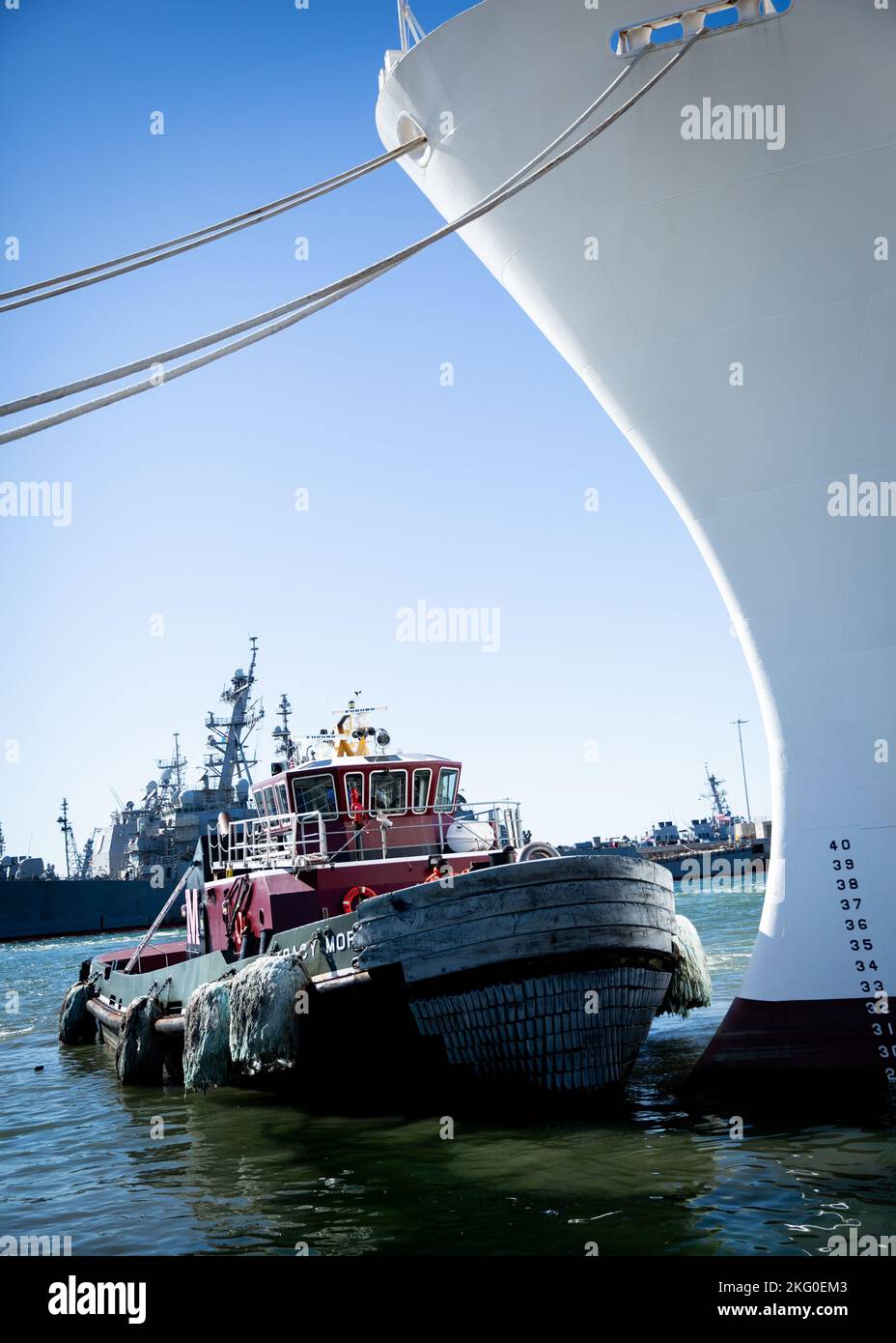 Norfolk, Va. (October 13, 2022) - A tugboat pulls alongside USNS ...
