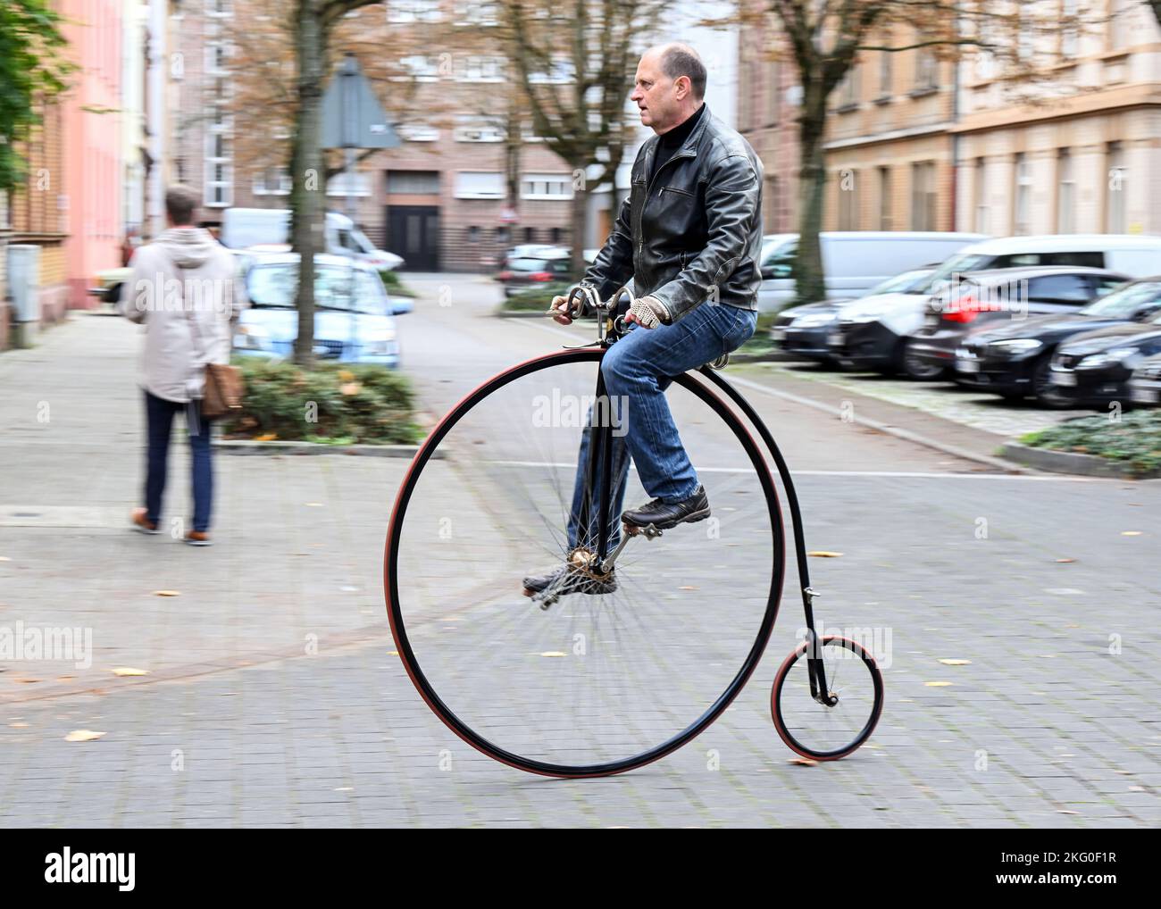 Karlsruhe, Germany. 03rd Nov, 2022. Tobias Krieger rides a penny ...