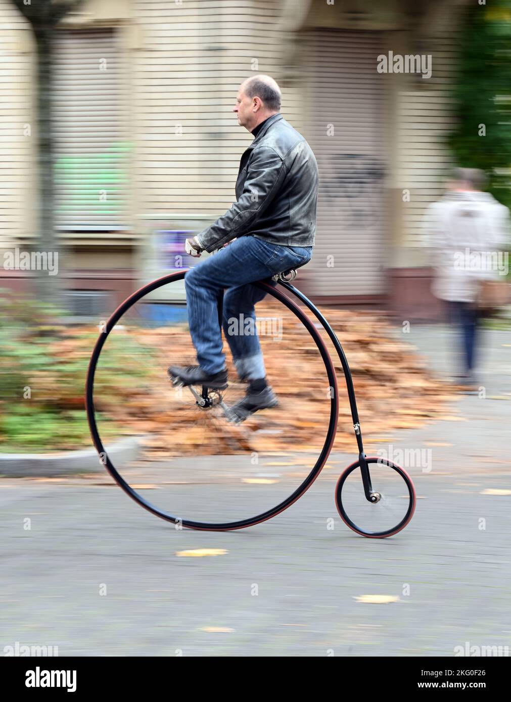Karlsruhe, Germany. 03rd Nov, 2022. Tobias Krieger rides a penny ...