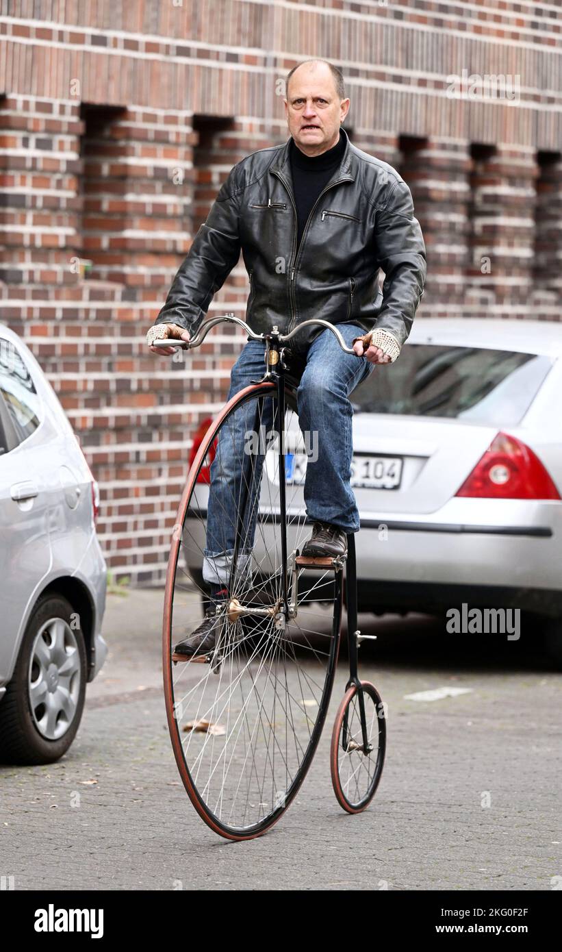 Karlsruhe, Germany. 03rd Nov, 2022. Tobias Krieger rides a penny ...