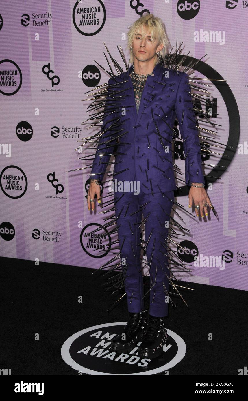 Los Angeles, CA. 20th Nov, 2022. Machine Gun Kelly at arrivals for 2022 ...