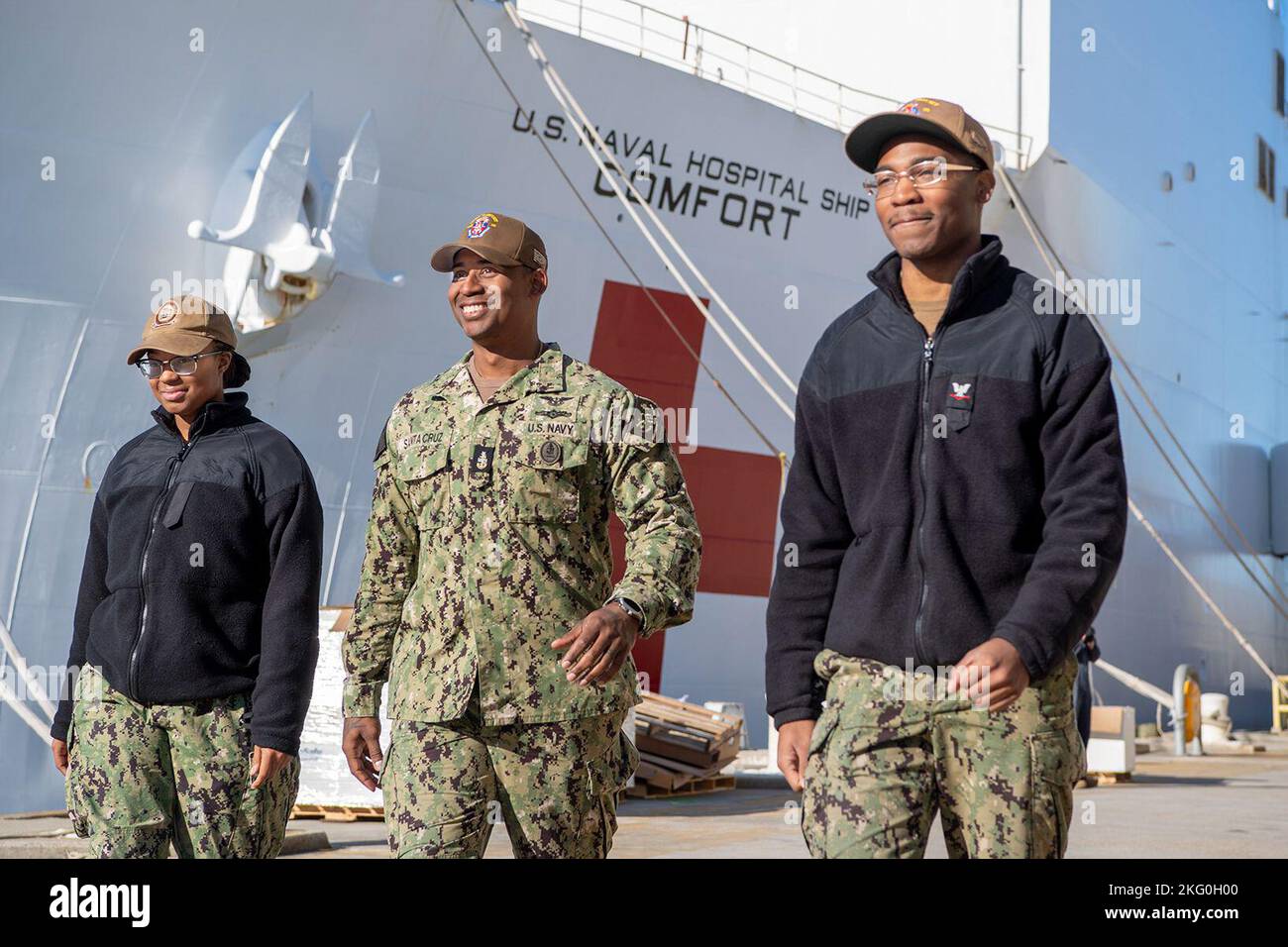 Hospitalman Apprentice Aiana Gordon, left, Command Senior Chief Brian ...