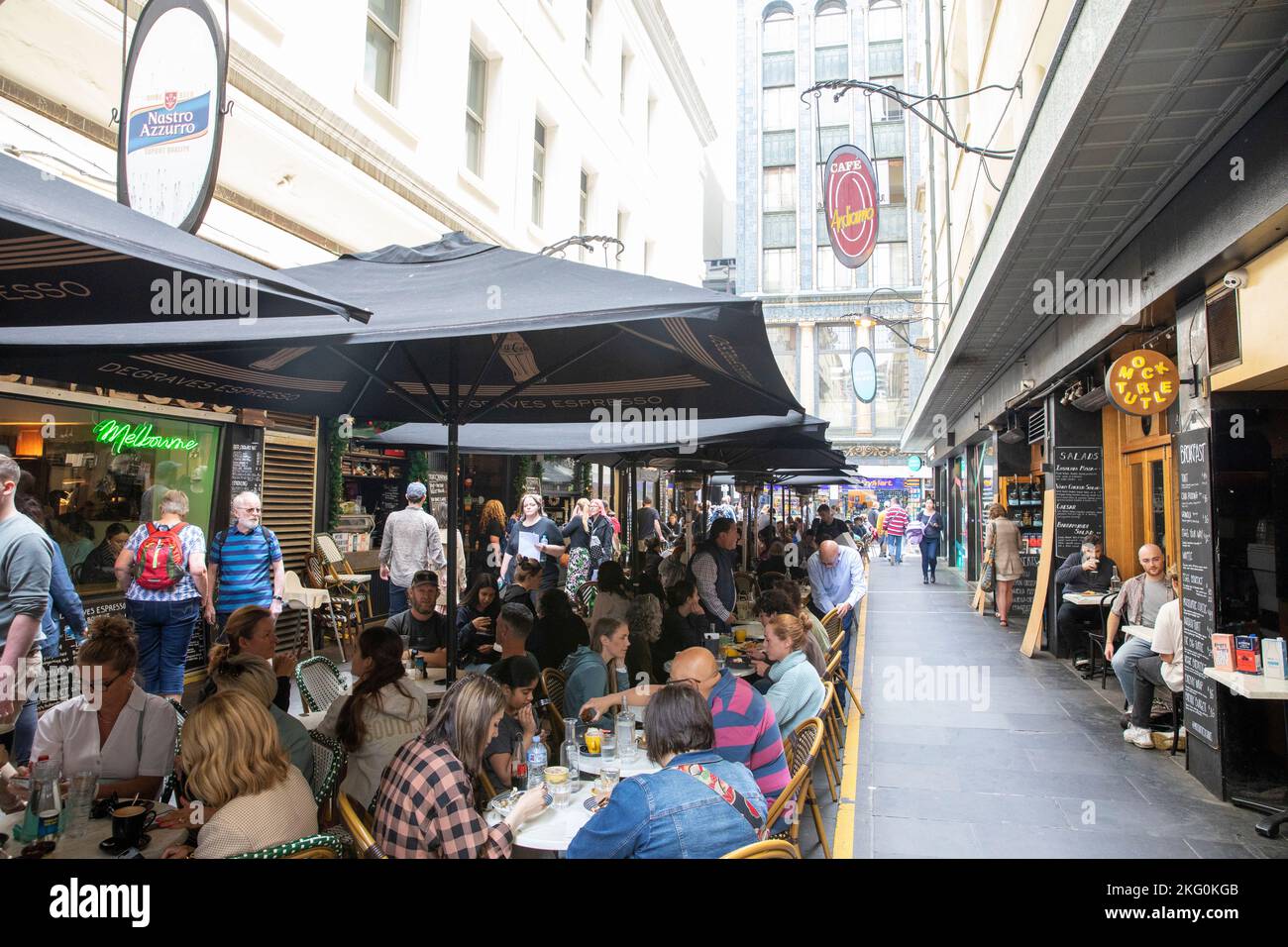 Melbourne laneway, Victoria, people eating and dining at cafes and ...