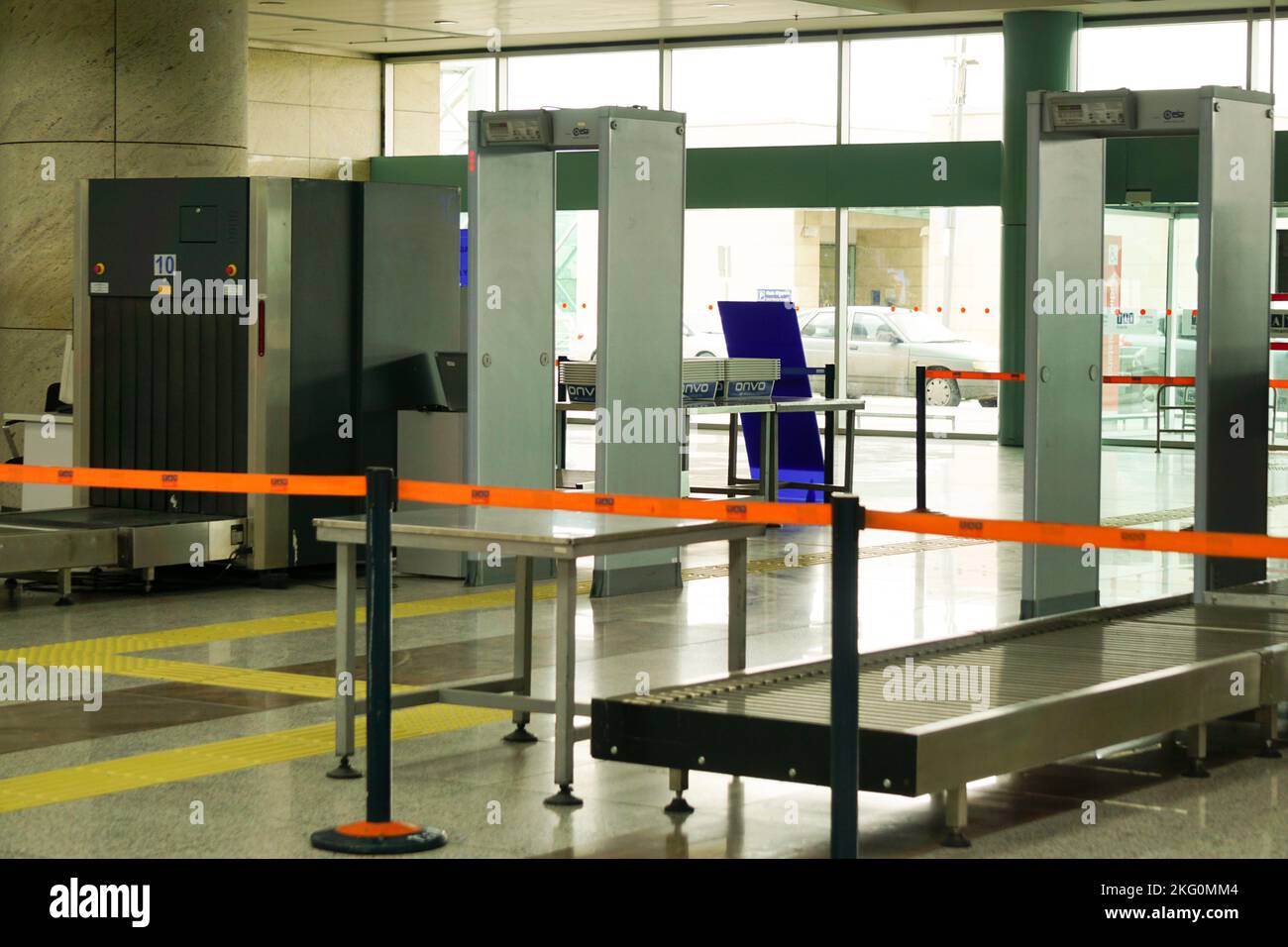 Airport x ray scan hi-res stock photography and images - Alamy