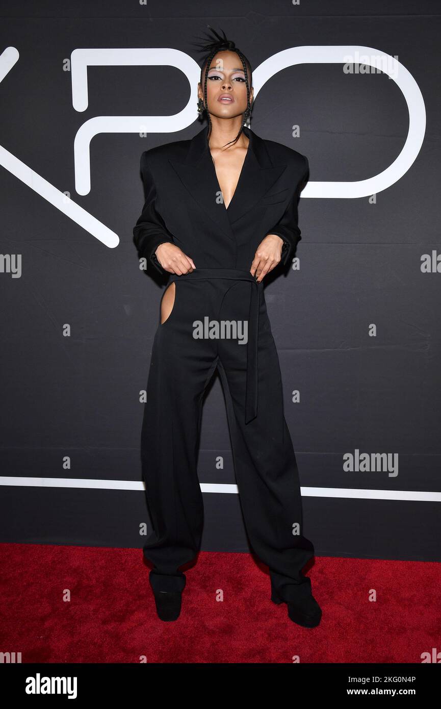 Circle in the square theatre stage hi-res stock photography and images ...