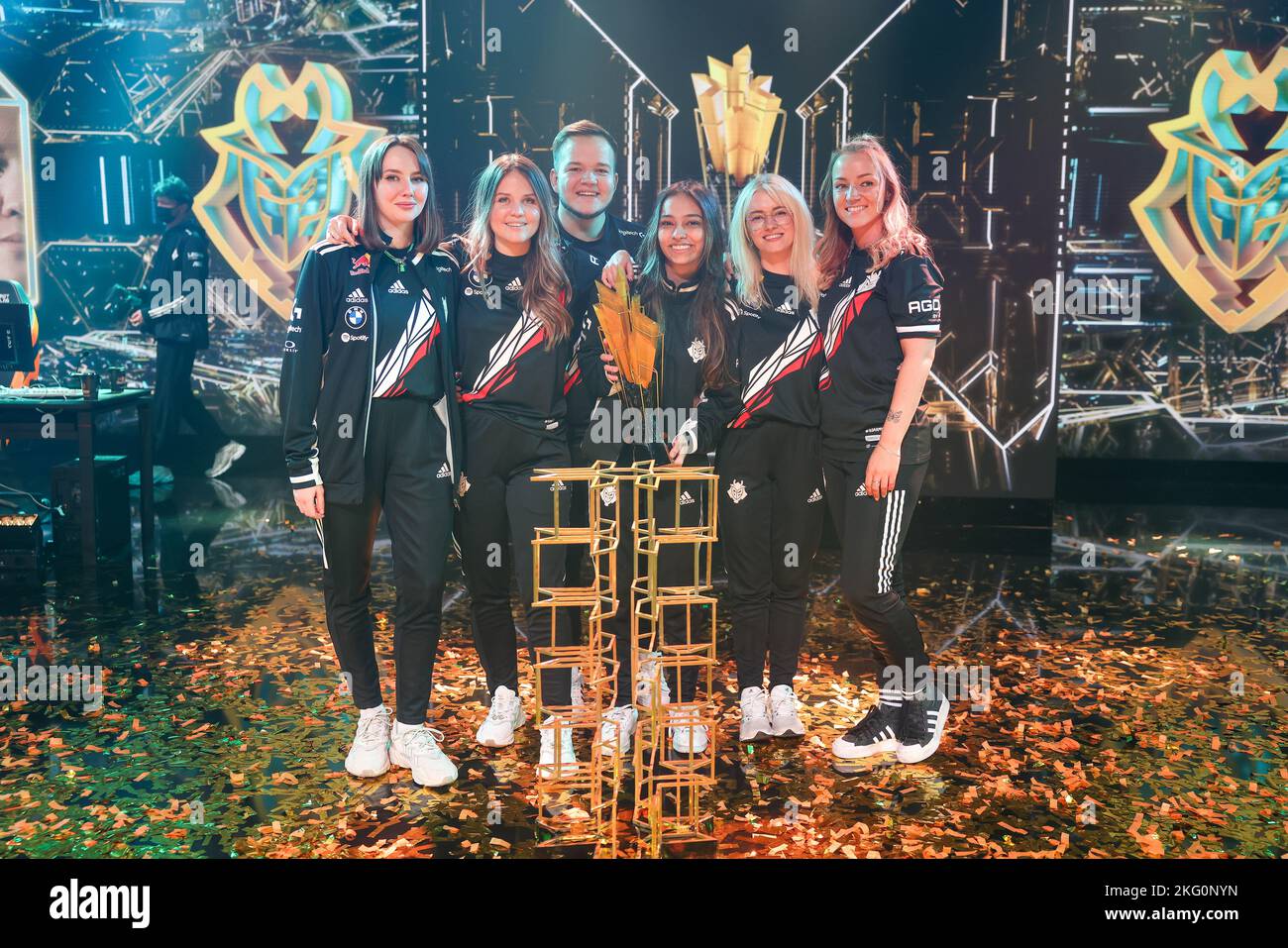 Berlin, Germany. 20th Nov, 2022. The winning team G2 Gozen poses with ...
