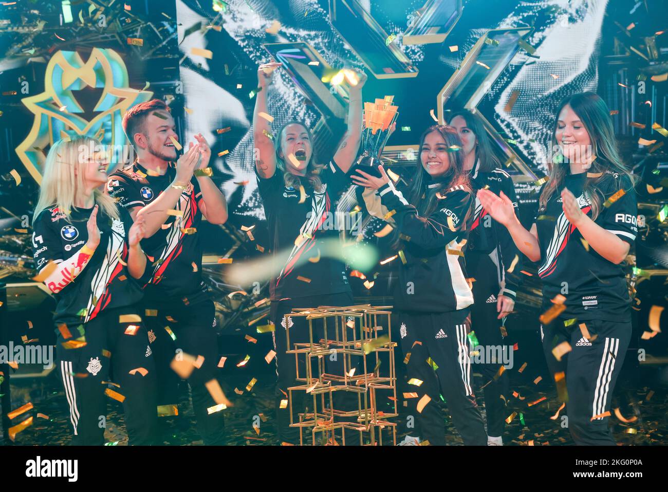 Berlin, Germany. 20th Nov, 2022. The winning team G2 Gozen poses with ...