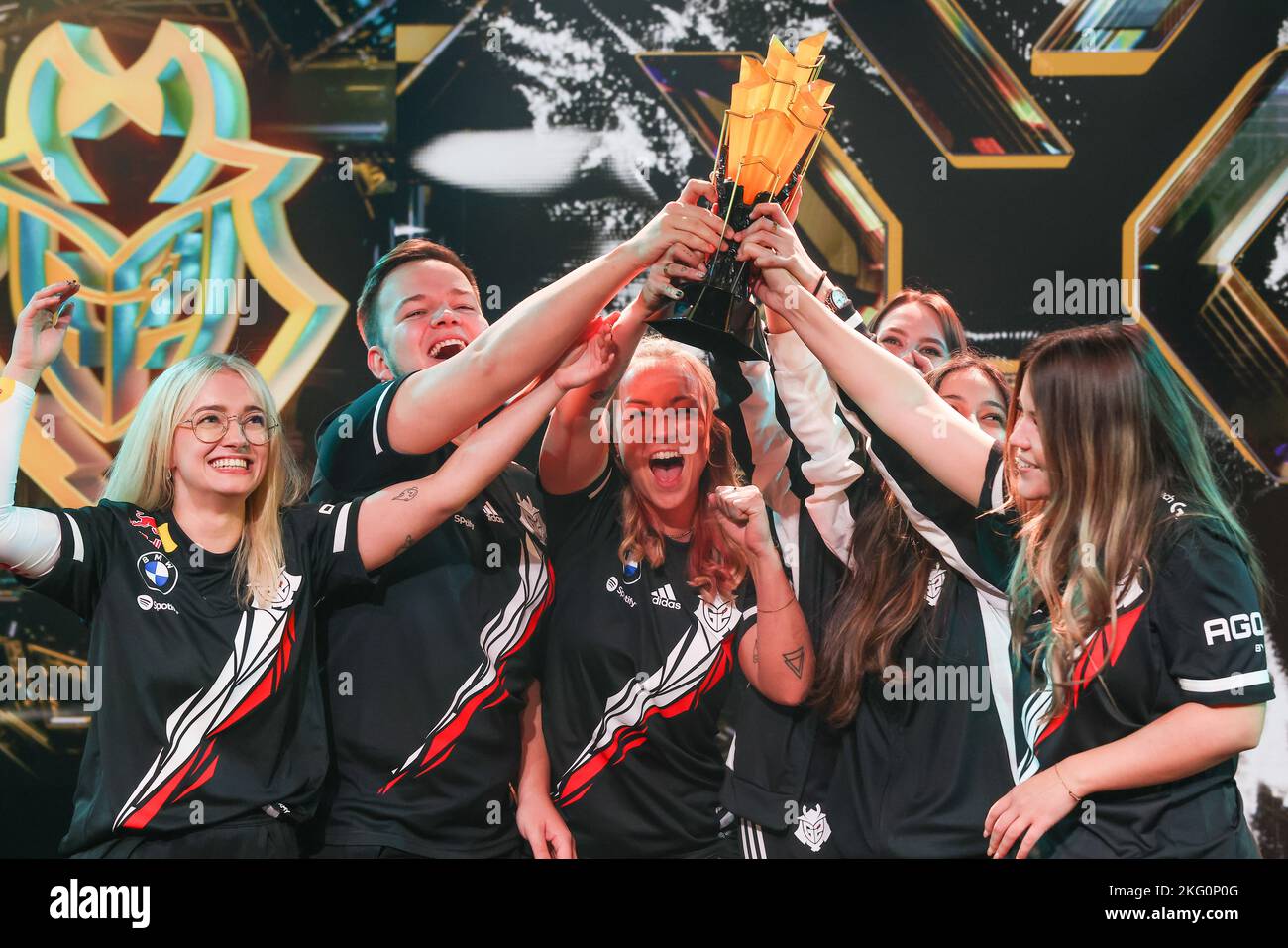Berlin, Germany. 20th Nov, 2022. The winning team G2 Gozen poses with ...