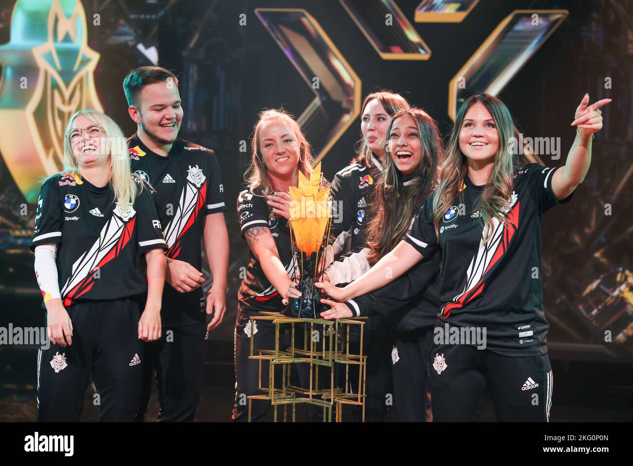 Berlin, Germany. 20th Nov, 2022. The winning team G2 Gozen poses with ...