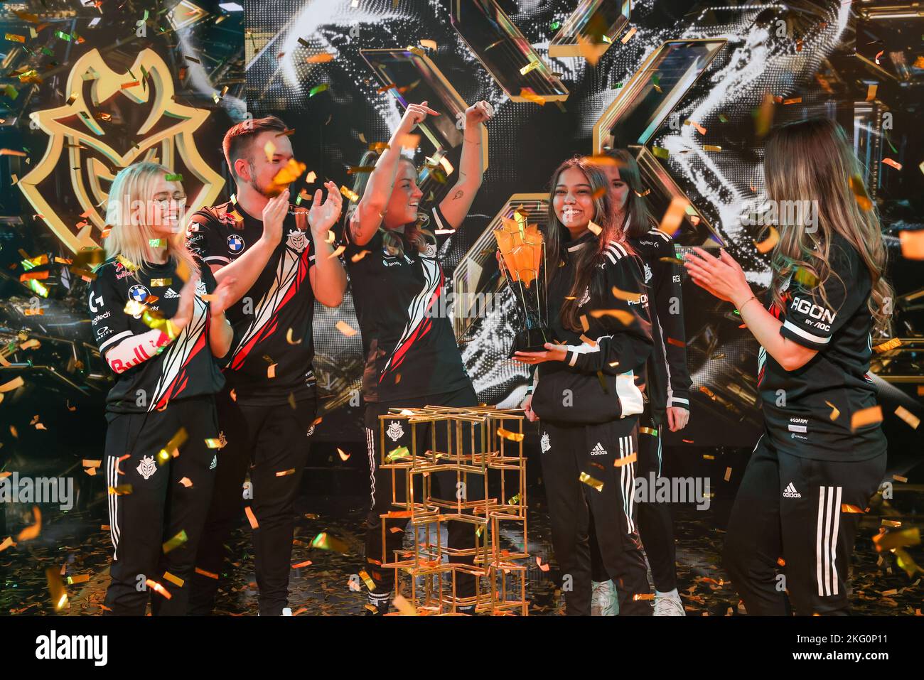 Berlin, Germany. 20th Nov, 2022. The winning team G2 Gozen poses with ...