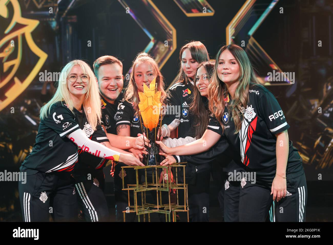 Berlin, Germany. 20th Nov, 2022. The winning team G2 Gozen poses with ...