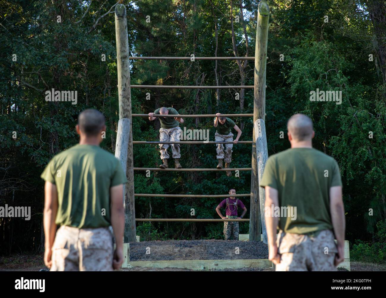 Recruits with Oscar Company, 4th Recruit Training Battalion, execute ...