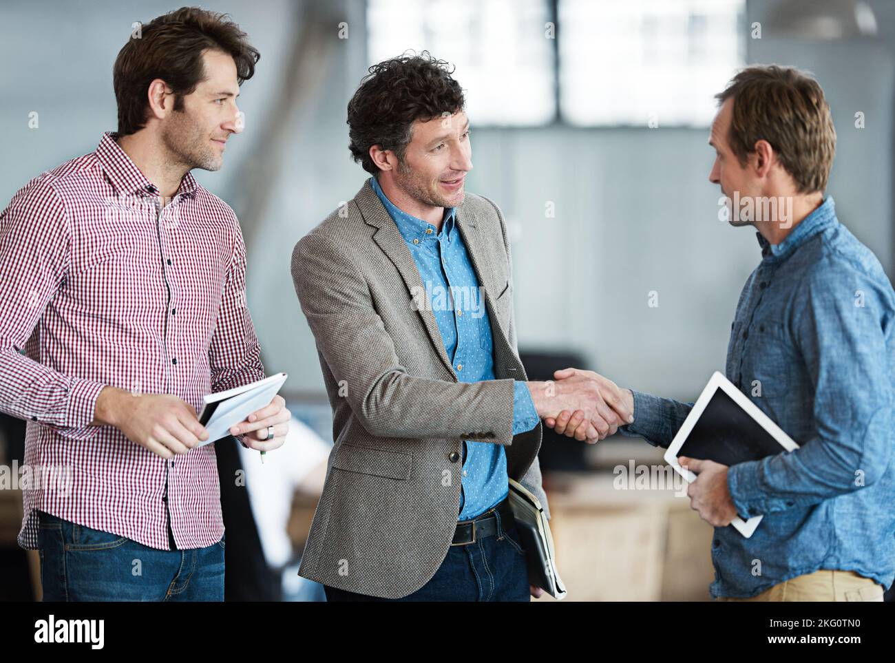 Coworkers handshake and smiling hi-res stock photography and images - Alamy