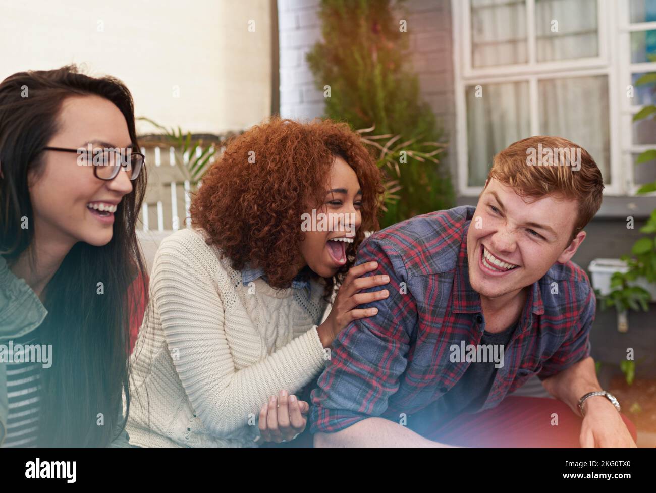 Group of friends laughing hi-res stock photography and images - Alamy