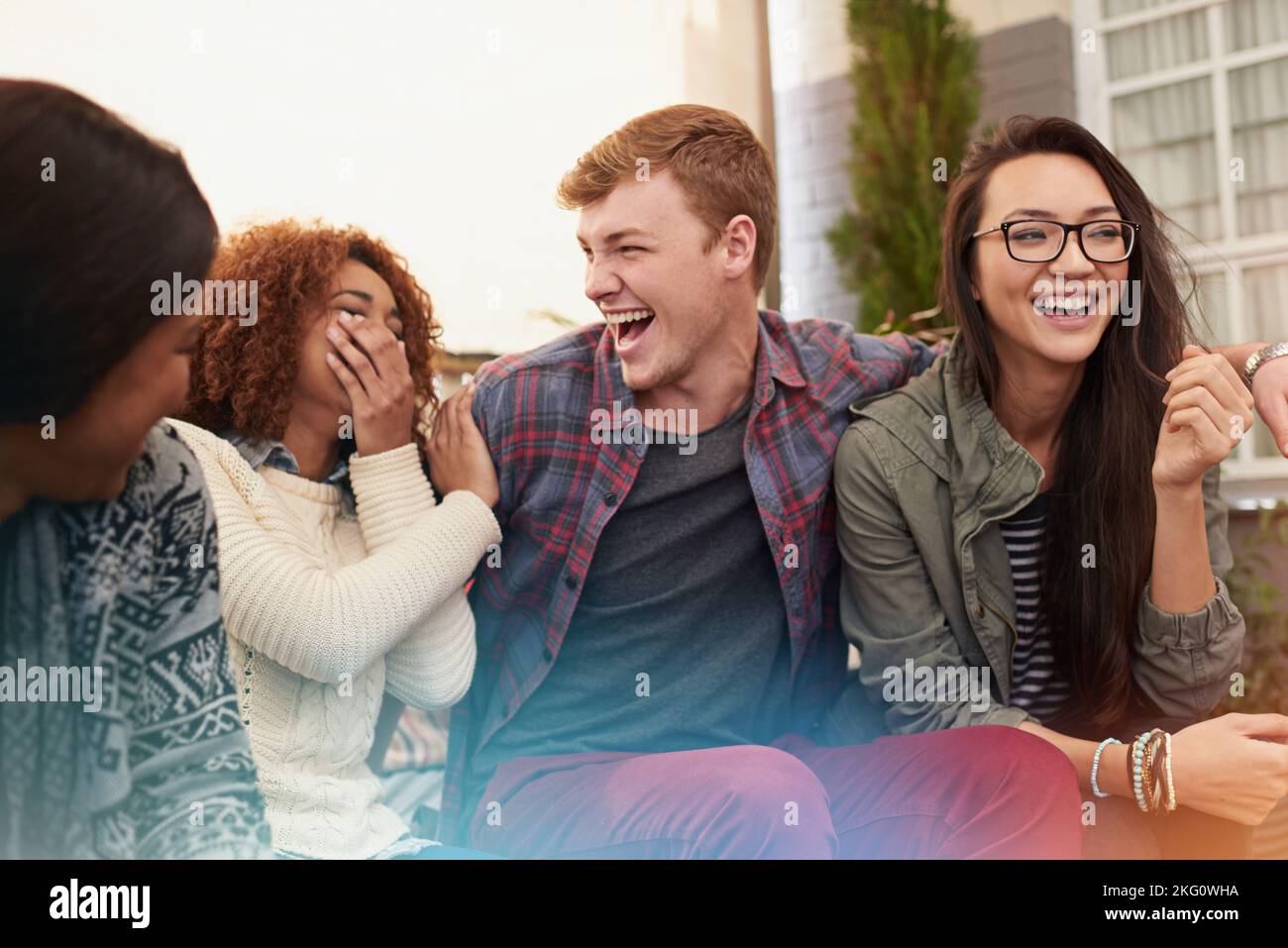 Group of friends laughing hi-res stock photography and images - Alamy