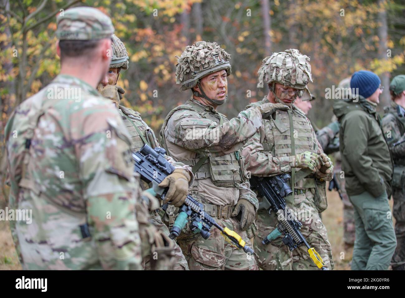 U.S. Soldiers assigned to Chaos Company, 3rd Battalion, 8th Cavalry ...
