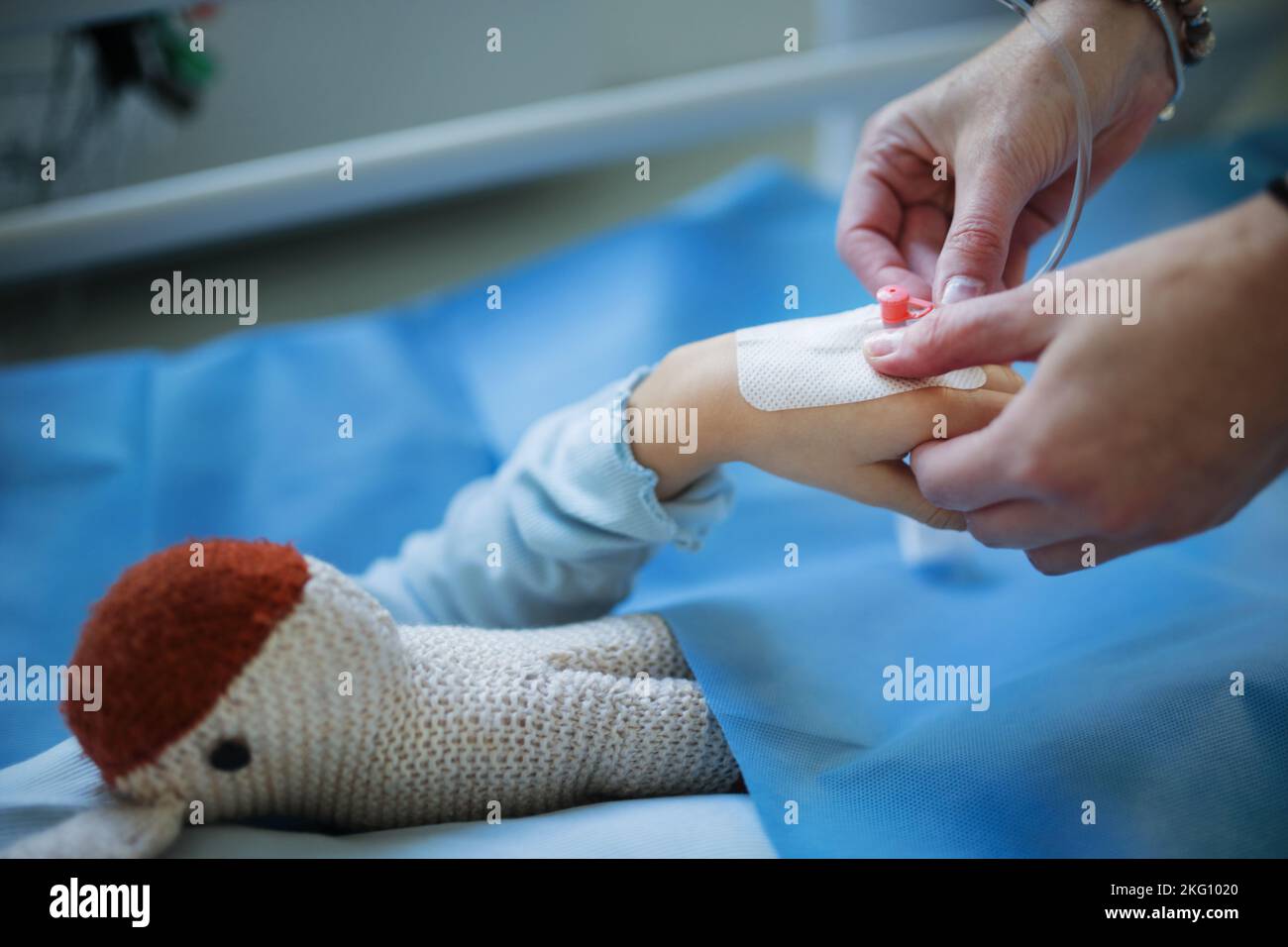 Clse-up of insertion cannula at pediatrics Stock Photo - Alamy