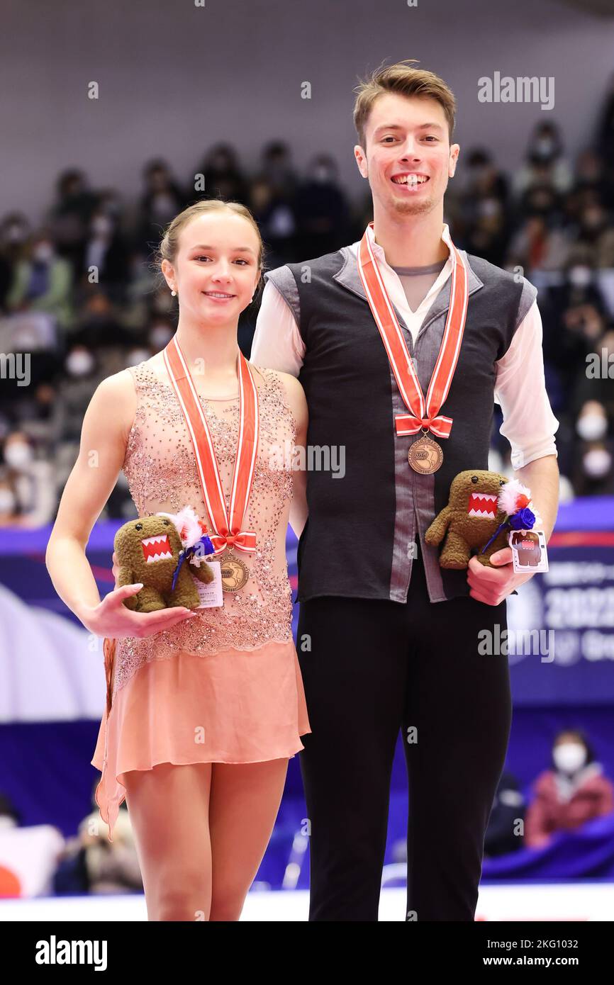 Hokkaido, Japan. 19th Nov, 2022. Brooke McIntosh & Benjamin Mimar (CAN ...