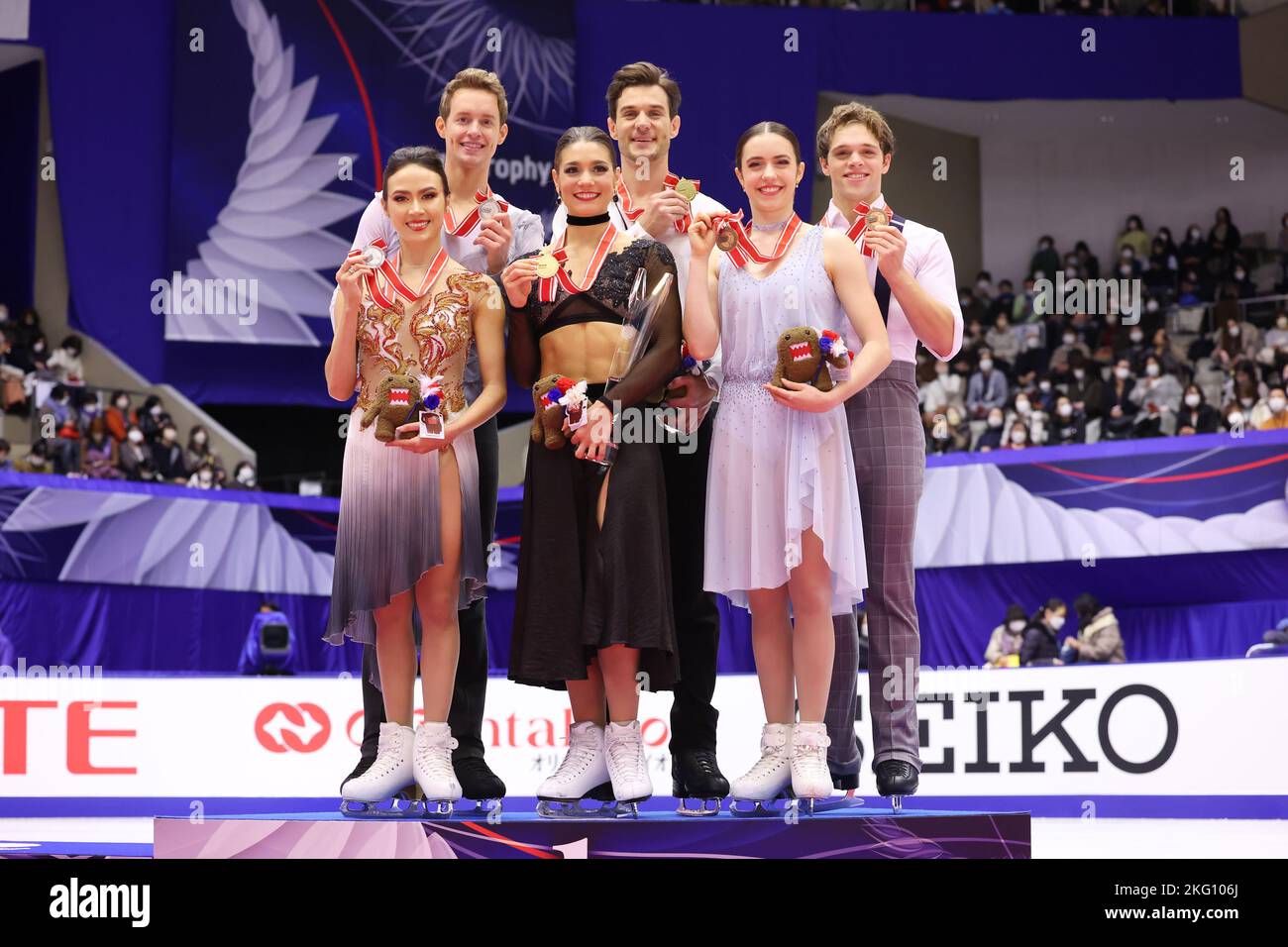 Hokkaido, Japan. 19th Nov, 2022. (L-R) Madison Chock & Evan Bates (USA ...