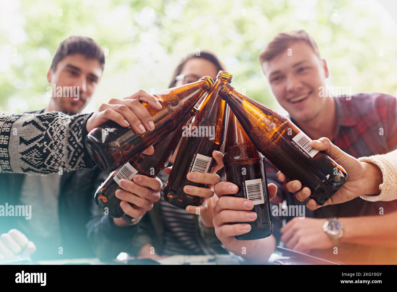 Group happy friends drinking hi-res stock photography and images - Alamy