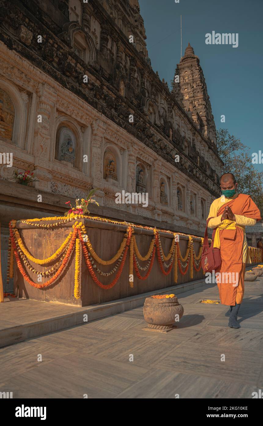Buddhist monk wallpaper hi-res stock photography and images - Alamy