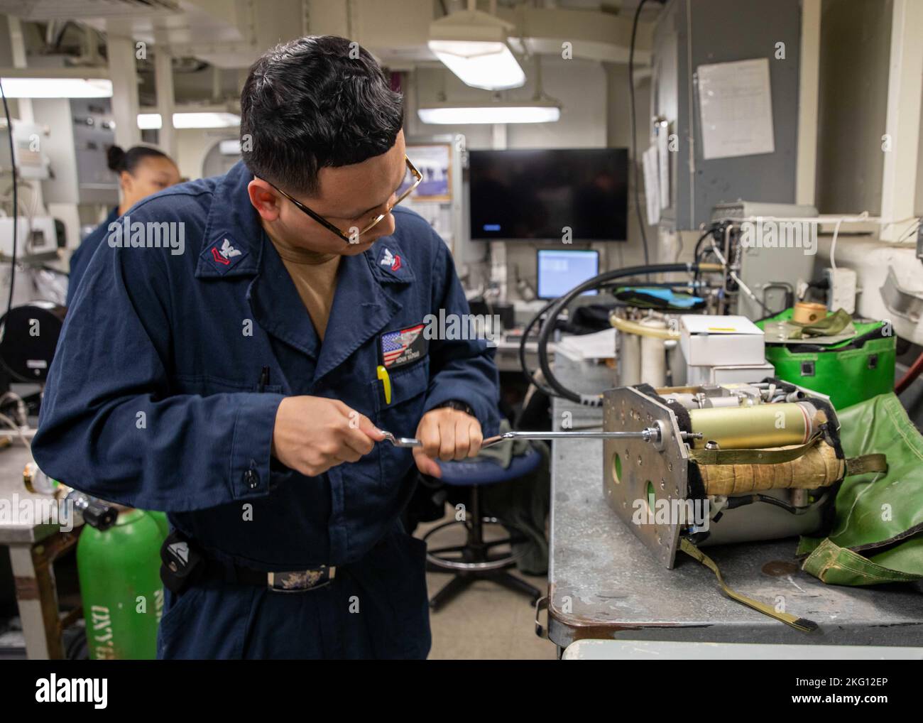 Oxygen generating system hi-res stock photography and images - Alamy
