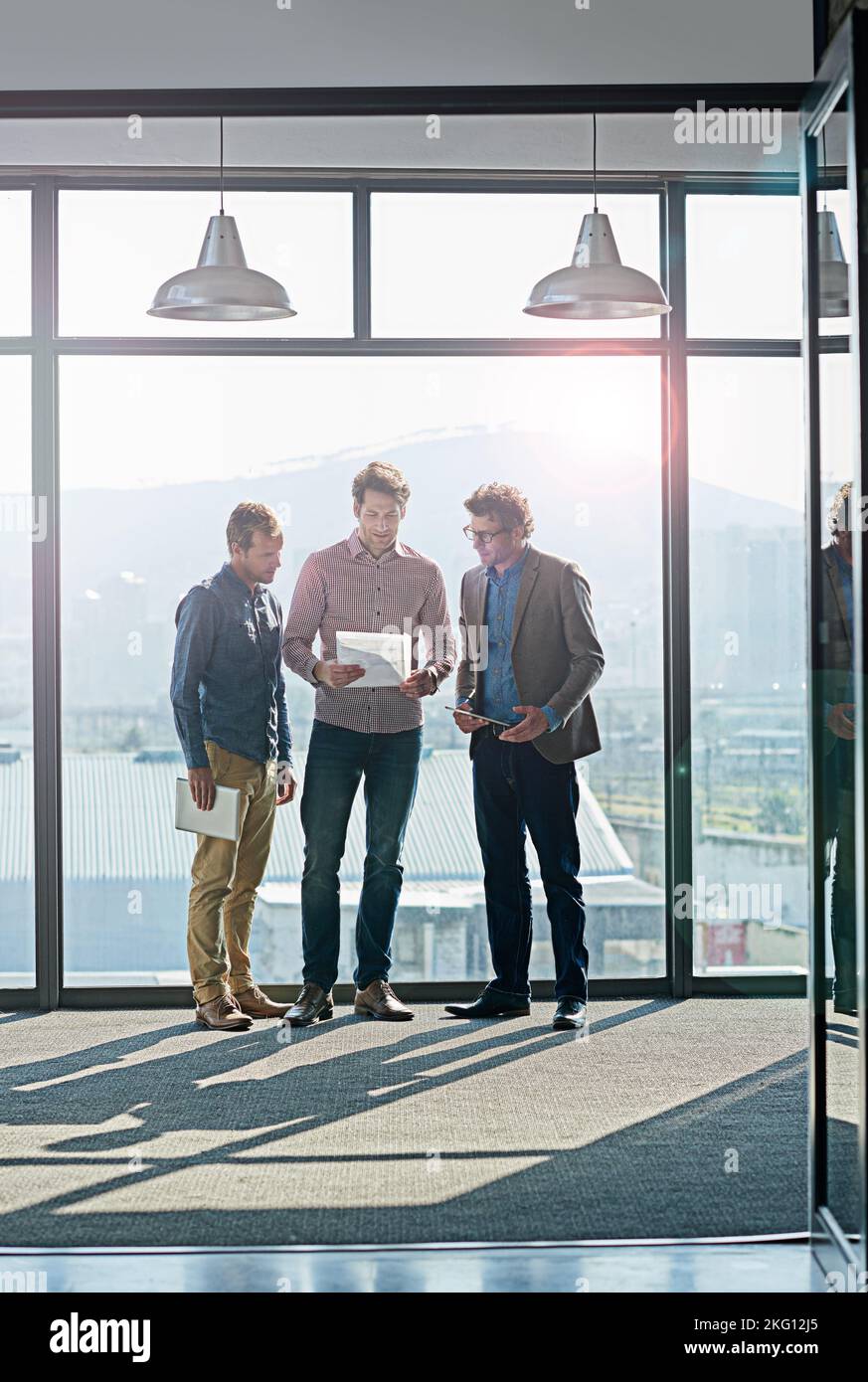 Man standing talking front view hi-res stock photography and images - Alamy