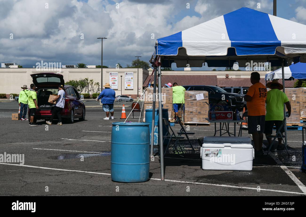 Morale, Welfare, and Recreation volunteers and Airmen provide water to ...