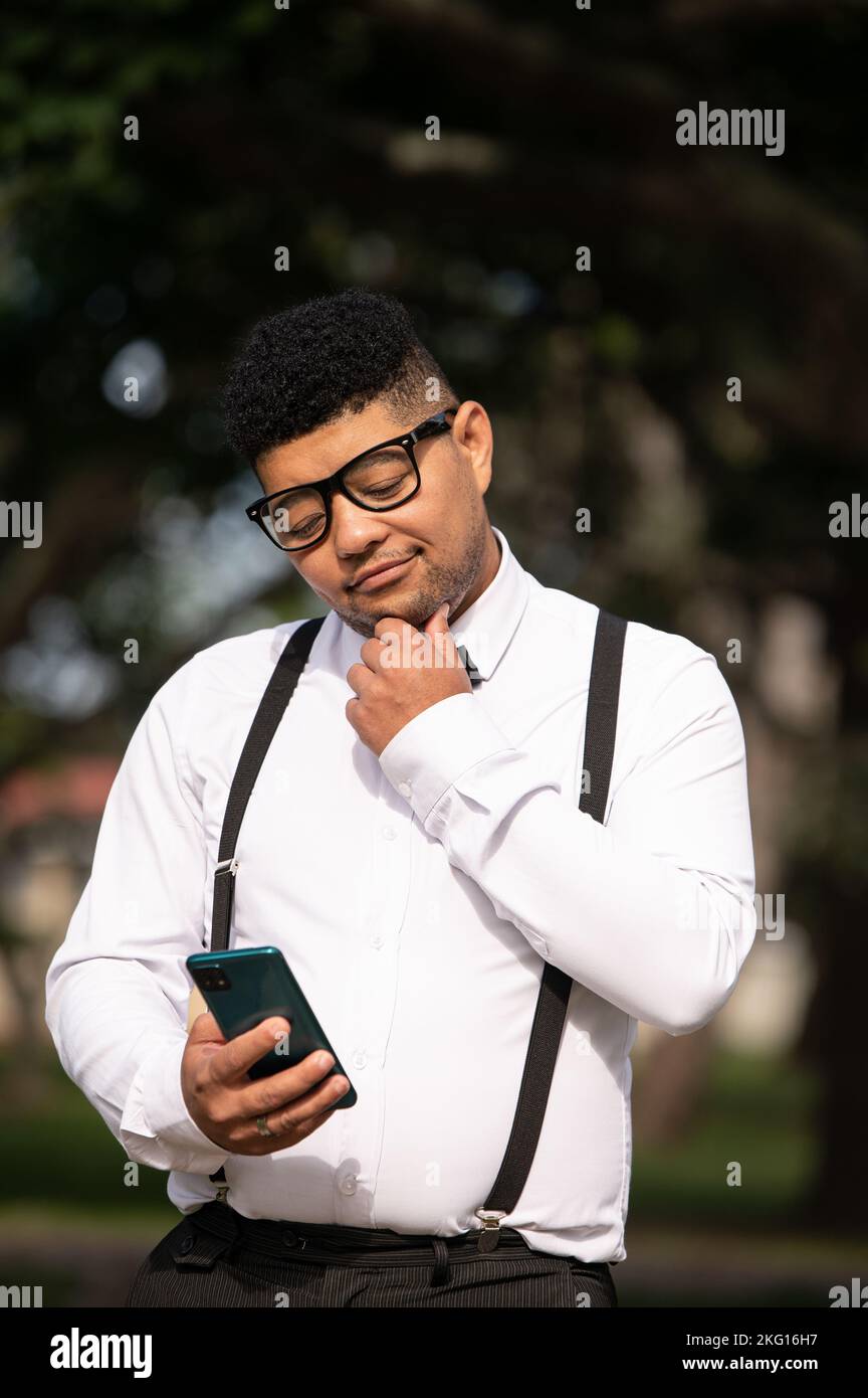 Man seen reading a message on his cellphone Stock Photo - Alamy