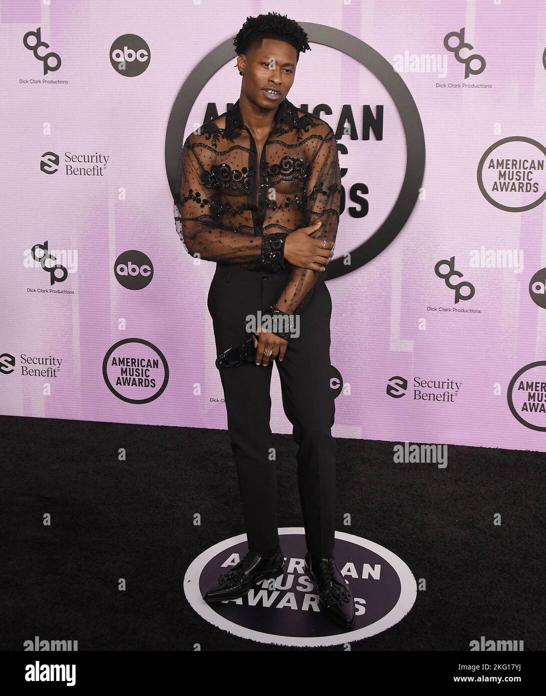 Lucky Daye arrives at the 2022 American Music Awards held at the ...