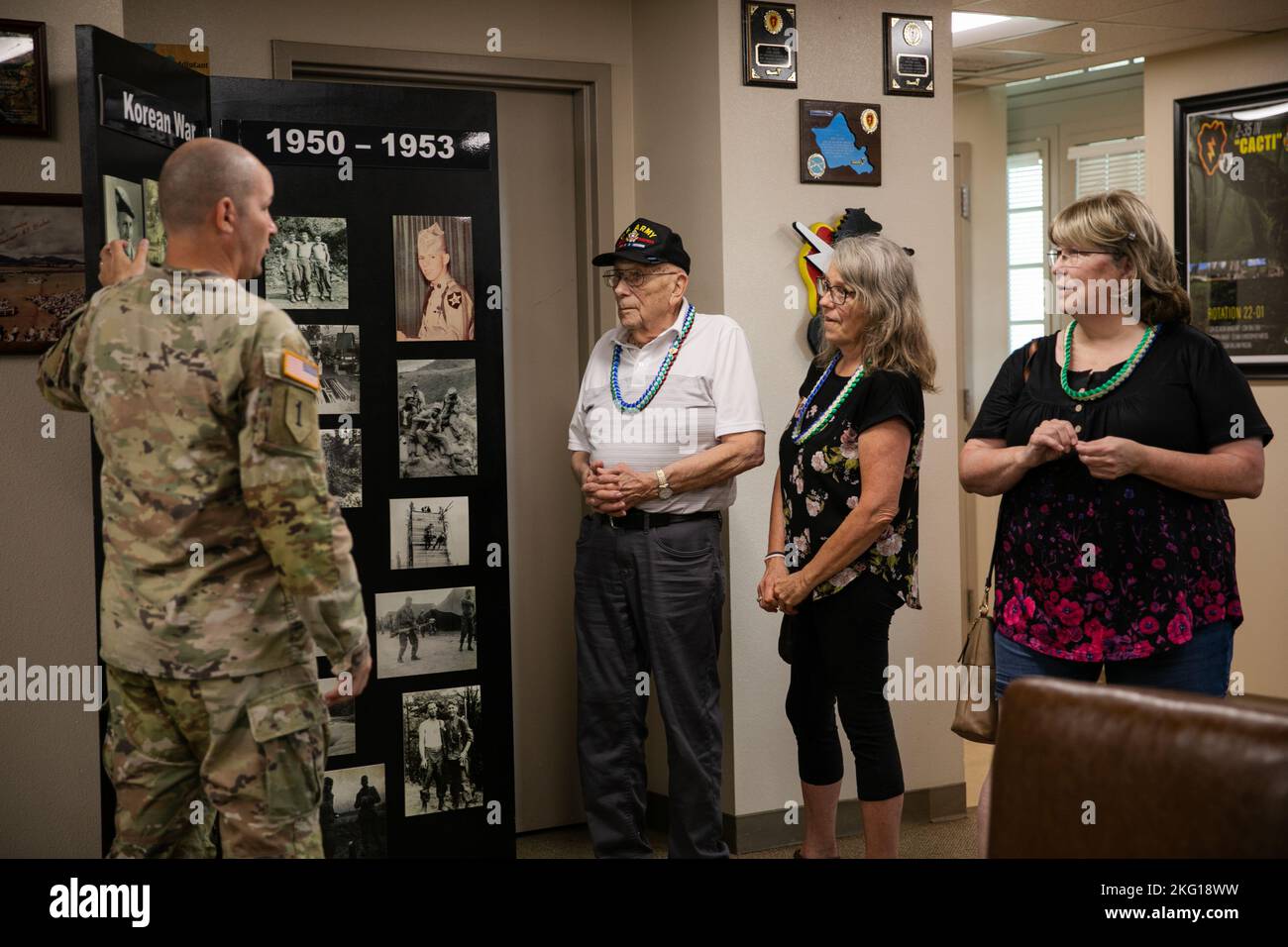 Private 2nd Class (ret.) Warren H. Schuster and his family view ...