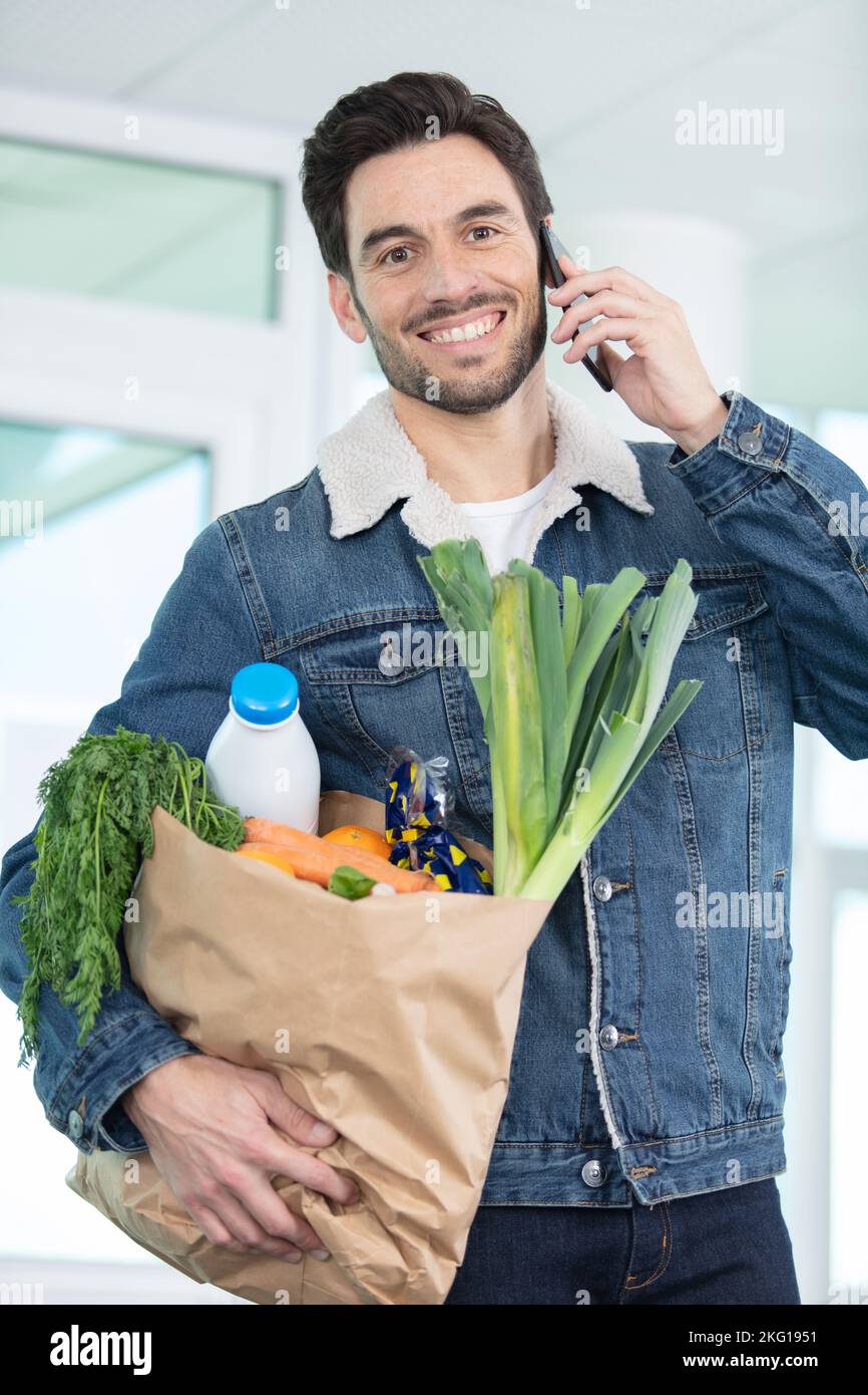 Man arriving home hi-res stock photography and images - Alamy