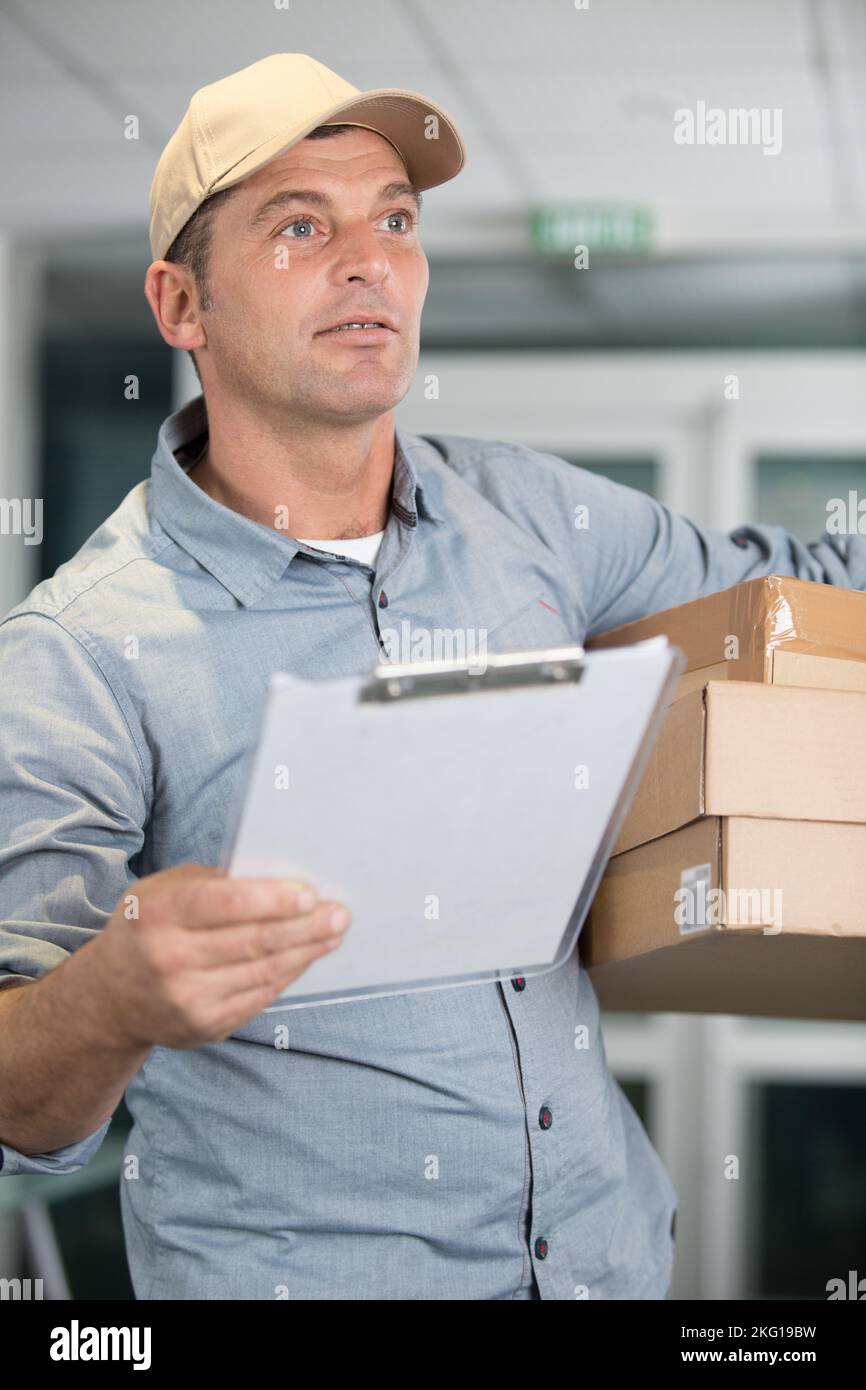 parcel delivery man carrying clipboard Stock Photo - Alamy