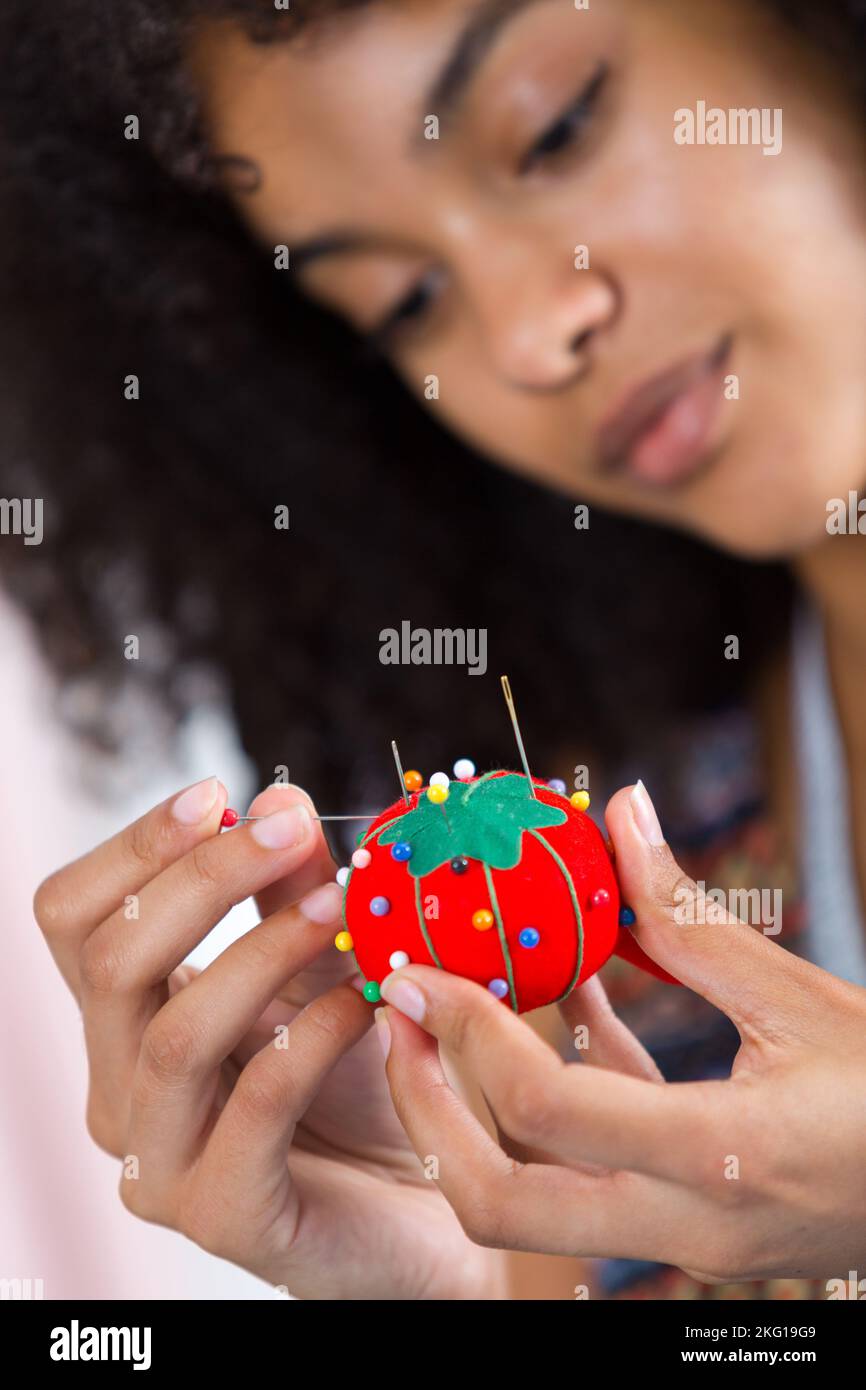 Woman needle threading studio hi-res stock photography and images - Alamy